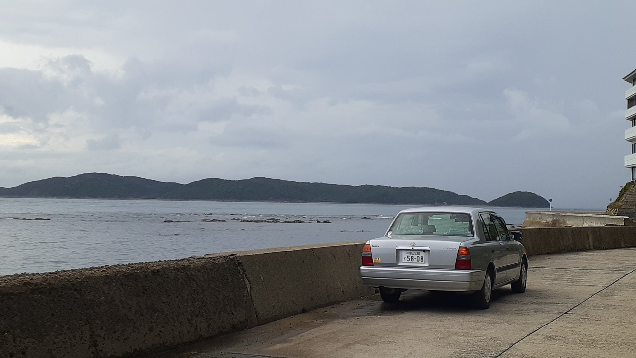 特急 `・ω・ ゞ4両2扉 こみトレ40 4号館g11b On Twitter 海に来た。 りんフォート