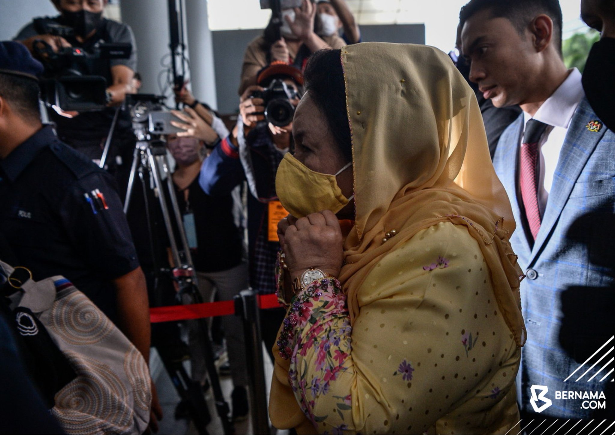 BERNAMA on Twitter: "Solar case: KL High Court sentences Rosmah to 30 year’s jail, RM970 mln ...