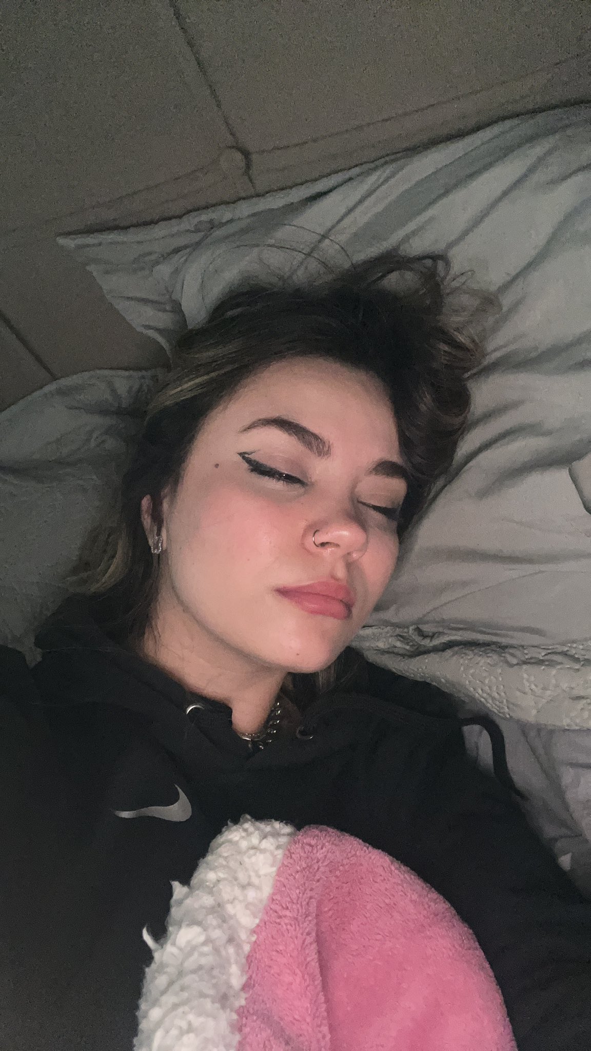 paiN Babs #GOpaiN on Twitter: "Q q tá acontecendo? Cheguei e nem tirei a make https://t.co ...