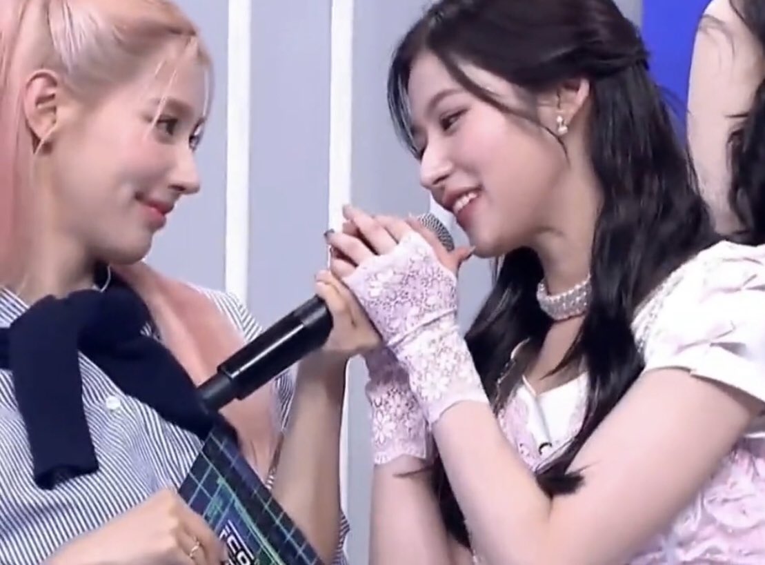 black haired sana on Twitter: "She went to Sana School of Gazing Fondly at Everyone https://t.co ...