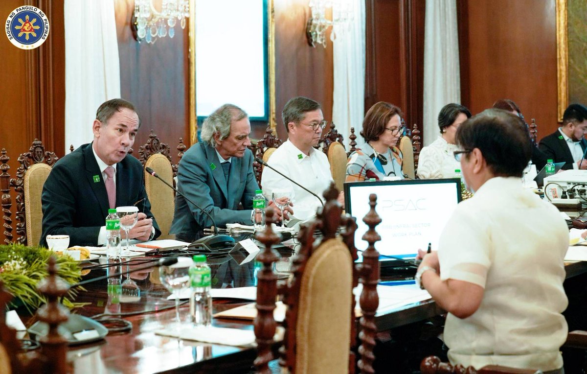 PTVph on Twitter: "LOOK: President Ferdinand Romualdez Marcos Jr. meets with members of the ...