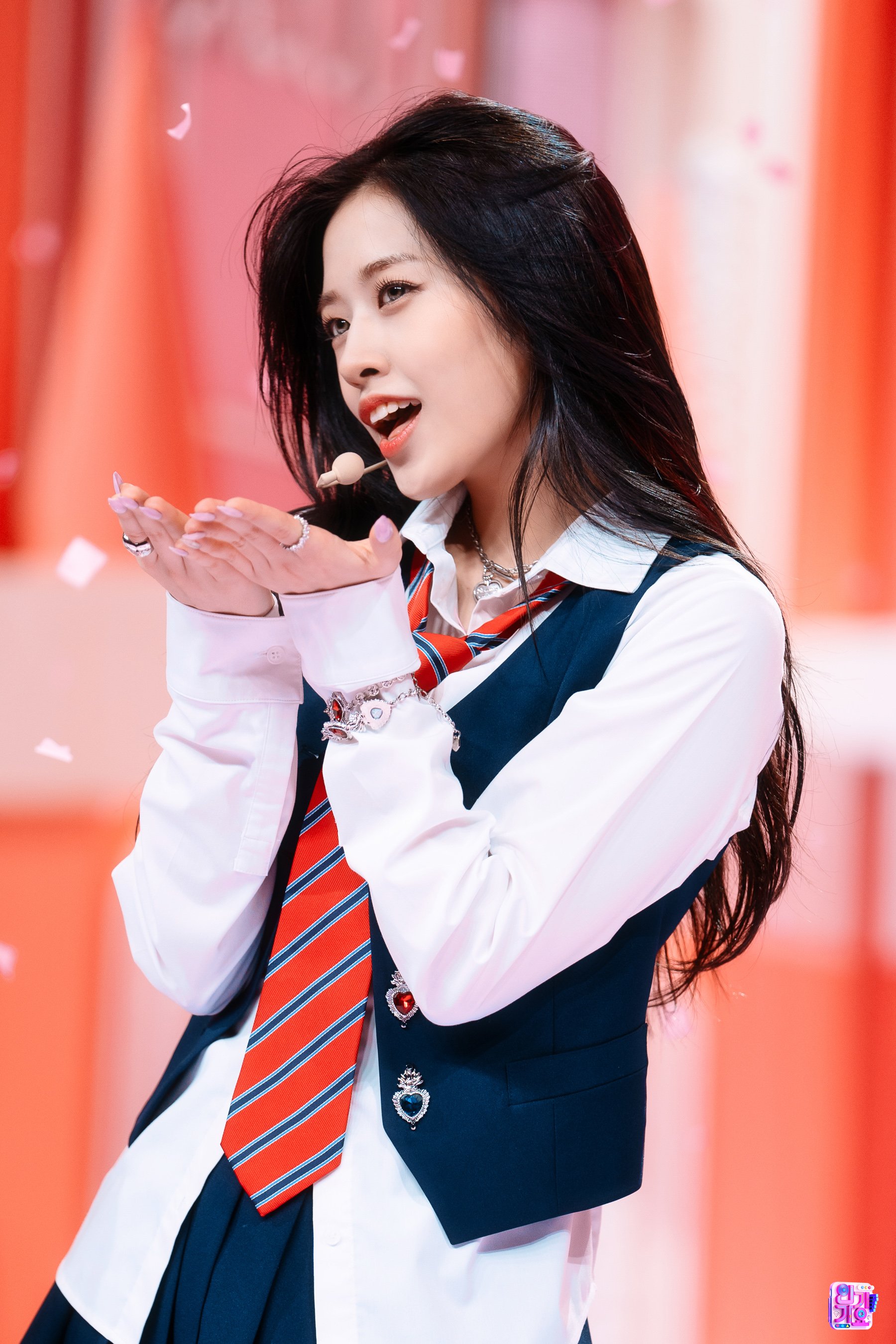 an yujin pics on Twitter: "#ANYUJIN #안유진 https://t.co/MrWpNzKIee" / Twitter