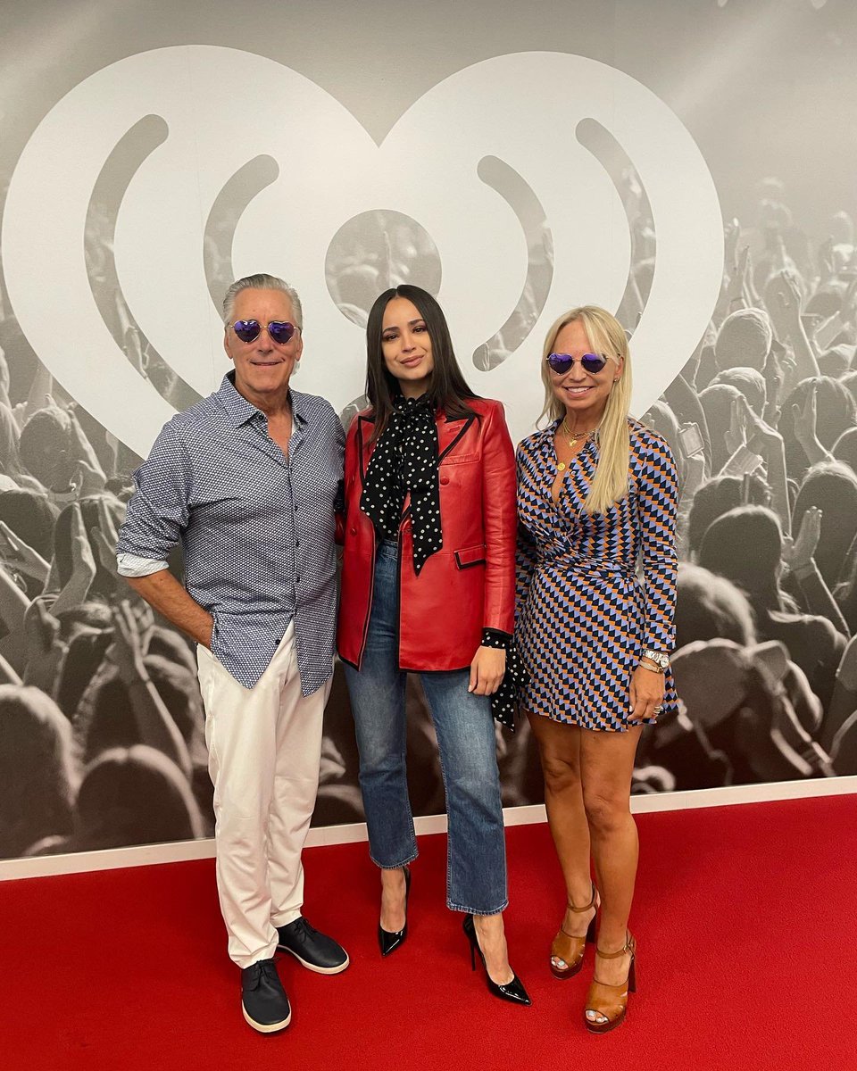 Sofia Carson Info on Twitter: "📸 Novas fotos de Sofia Carson no Billy & Lisa in the Morning hoje."