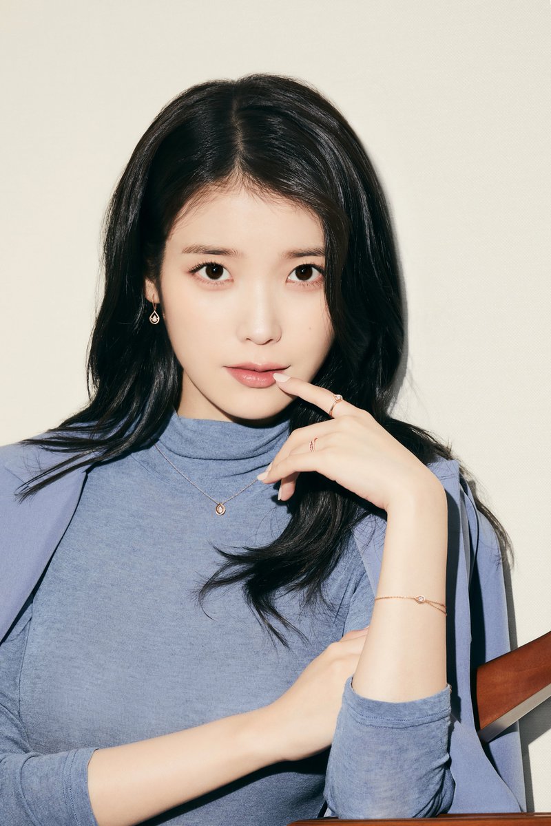 musinsacom on Twitter: "📌제이에스티나 × 아이유 22 가을 #IU #아이유 #JESTINA #제이에스티나 ️J.ESTINA Brand Shop 🔗 ...