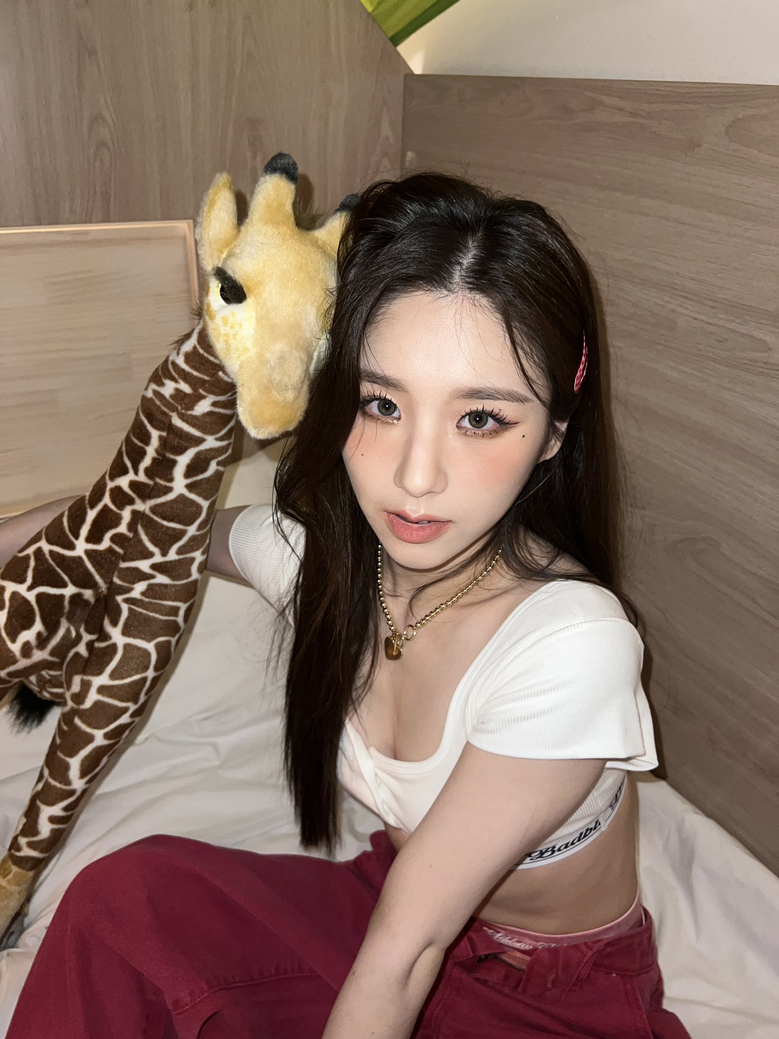 이달의 소녀(LOOΠΔ) on Twitter: "[#희진 / #HeeJin] Hot summer~☀ #이달의소녀 #LOONA https://t.co/qIEKxxbPfz ...