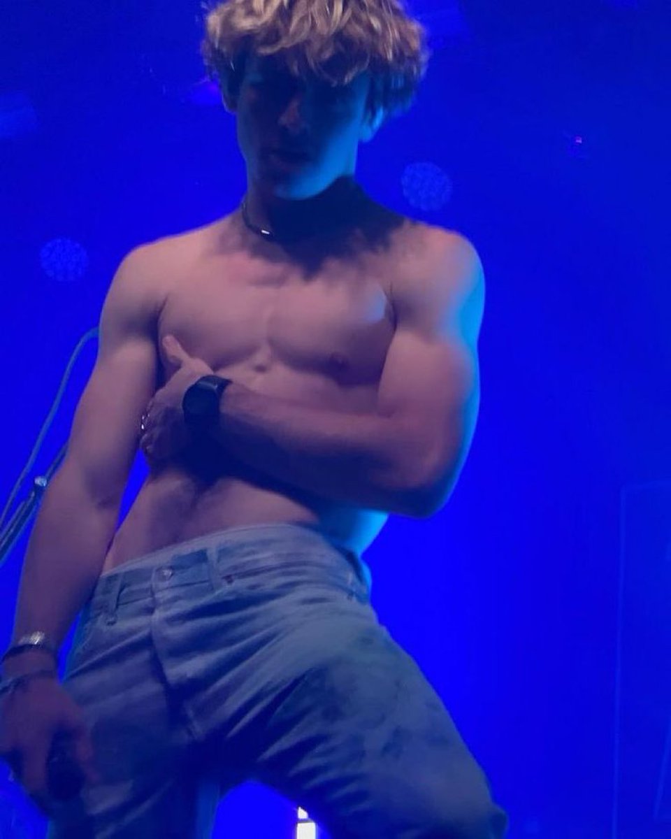 Hot Male Celebrities on Twitter: "Ross Lynch"