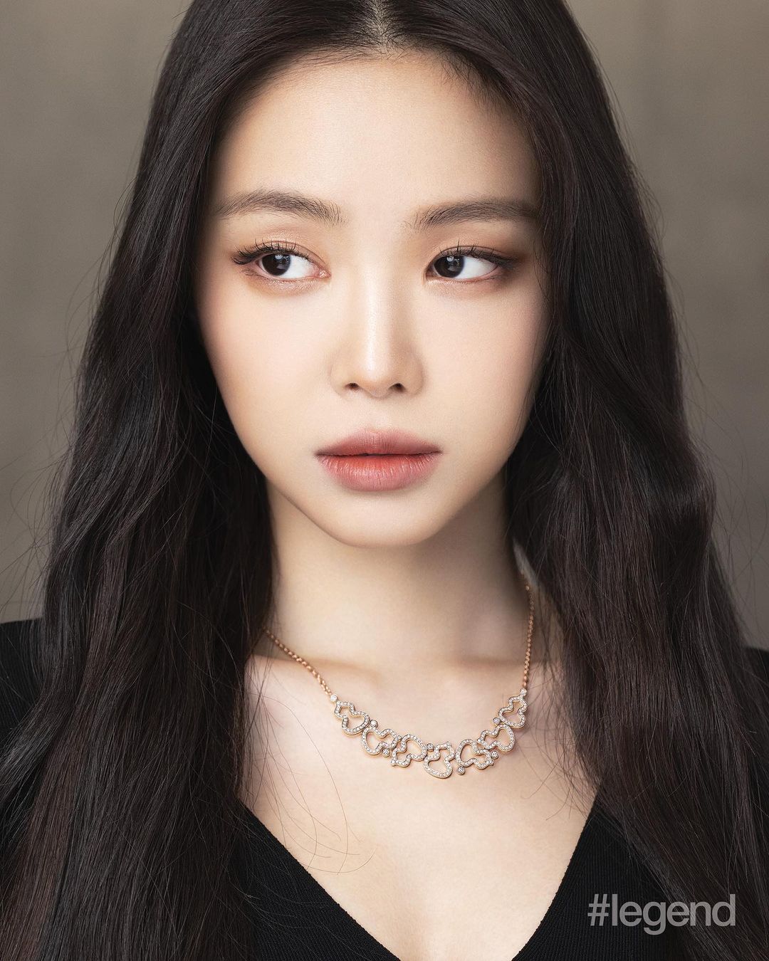 SonShine on Twitter: "220902 hashtag_legend IG Update - Sep 2022 cover star #Naeun #손나은 #나은 ...