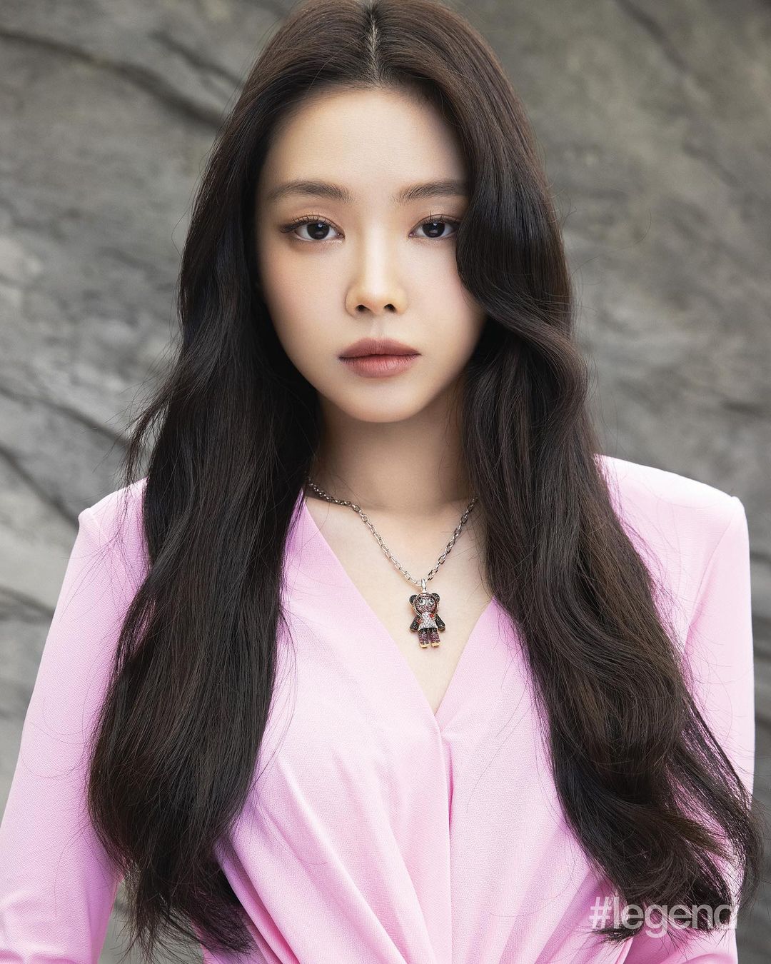 SonShine on Twitter: "220902 hashtag_legend IG Update - Sep 2022 cover star #Naeun #손나은 #나은 ...