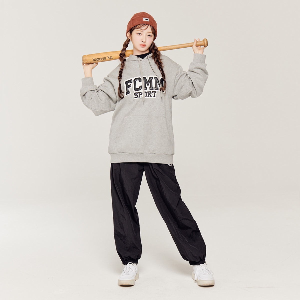 착붙으로 뽑았다는 의류브랜드 FCMM 새 뮤즈 - 스퀘어 카테고리