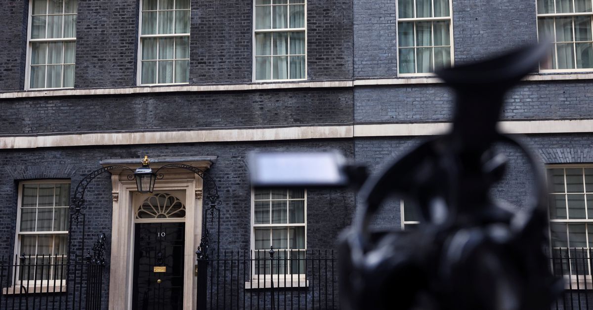 next-british-pm-to-be-revealed-at-1130-gmt-on-monday-https-t-co