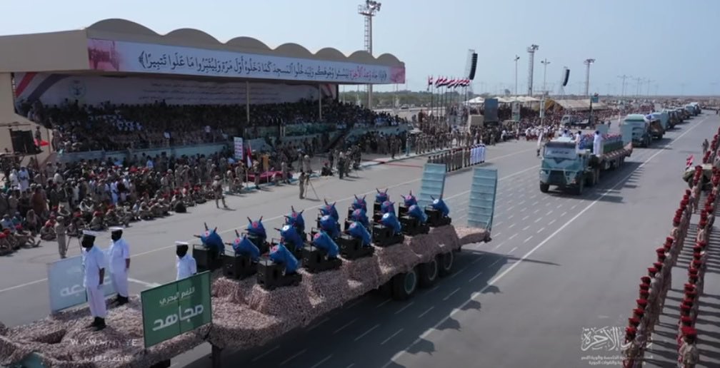 1 استعراض مليشيا الحوثي الإرهابية التابعة لإيران للألغام والصواريخ