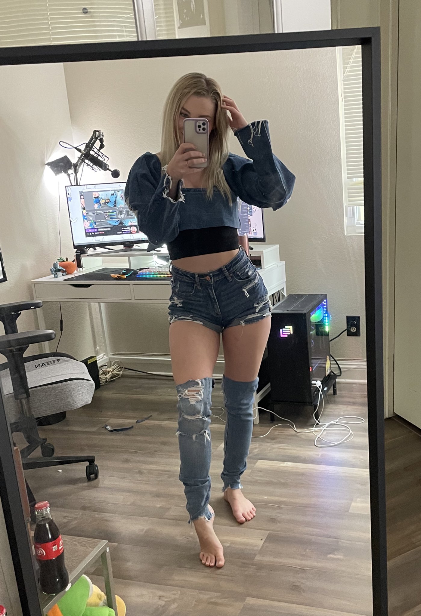 TW Pornstars - Peach 🌸. Twitter. Jeans are your best friend 💋. 9:17 PM - 2 Sep 2022