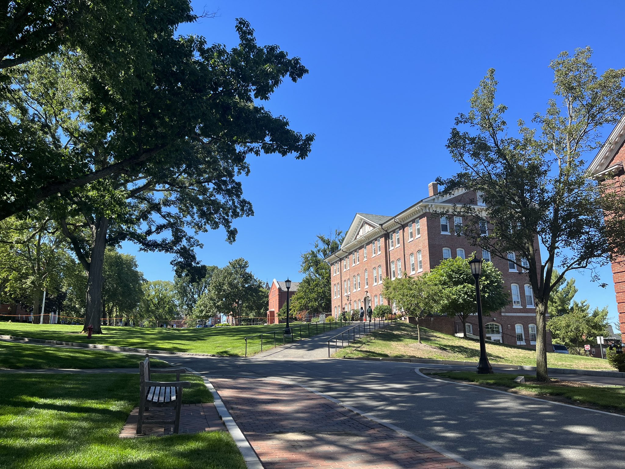 Manami Wada | 教育大学院＆コーチング on Twitter: "専攻の授業が午前中までだったので、午後はタフツ大学へ！今までのボストンの大学の中で一番郊外にあって、遠くに山が見え ...