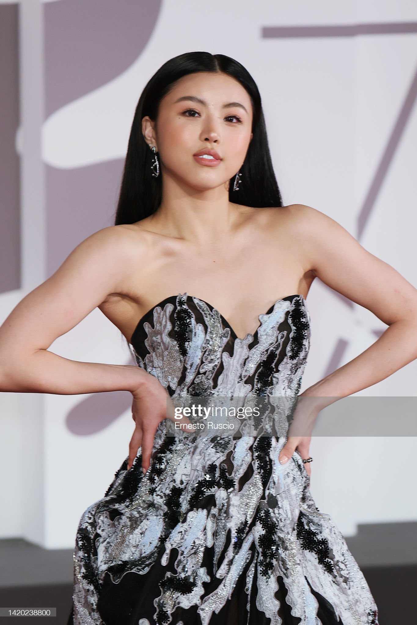 nugu promoter on Twitter: "Rocking Doll at Venice Film Festival 2022's red carpet https://t.co ...