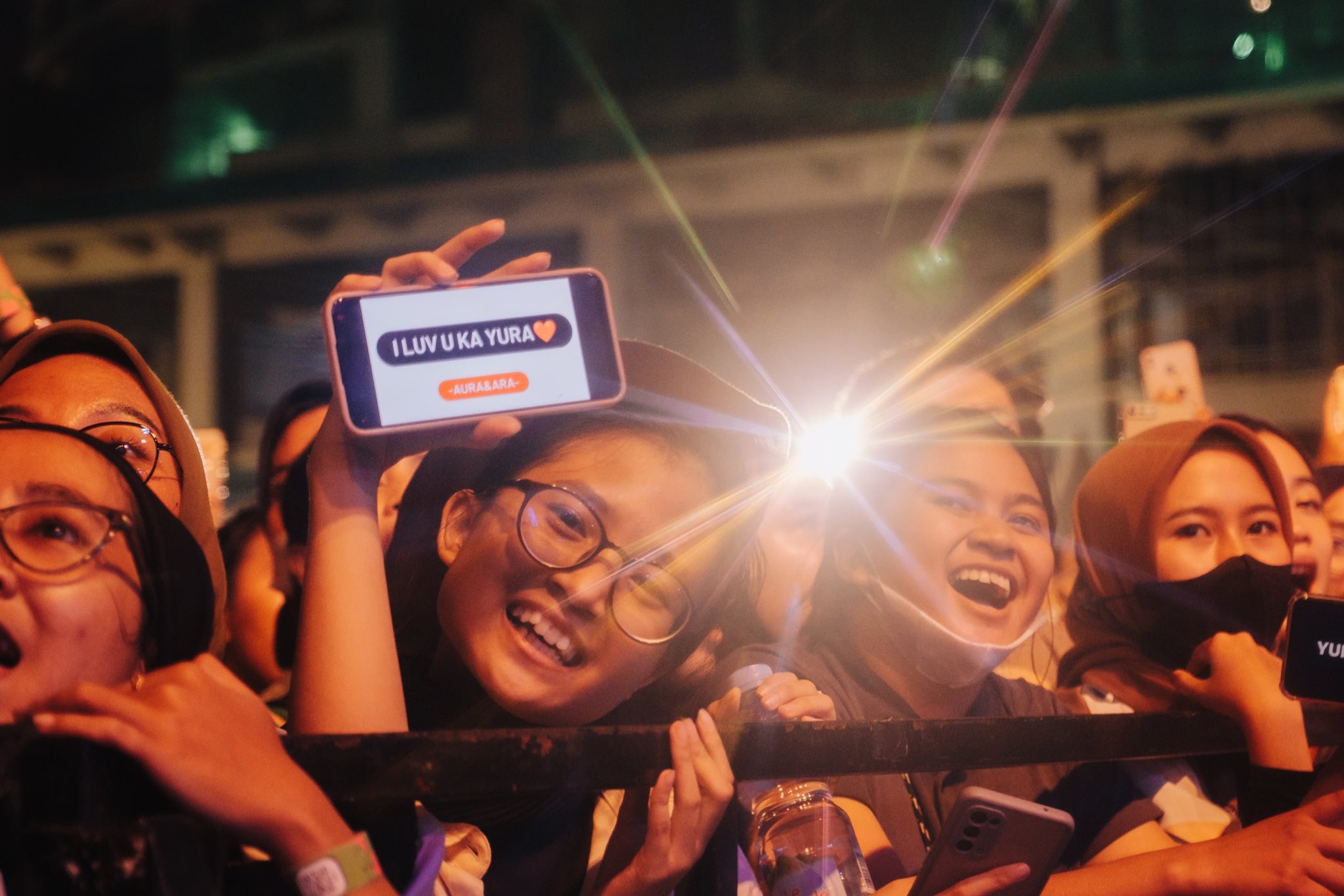 Yura Yunita on Twitter: "Mau peluk semua yang udah nyanyi bareng sekencang-kencangnya tadi malam ...