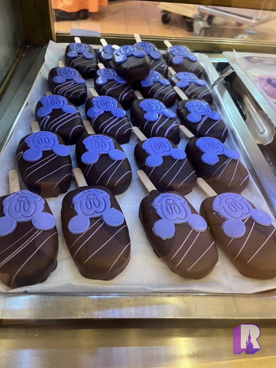 DLP Report on Twitter: "🧁 Cake Pops and Mickey shaped Cookies from “L’Atelier des Gateaux” have ...