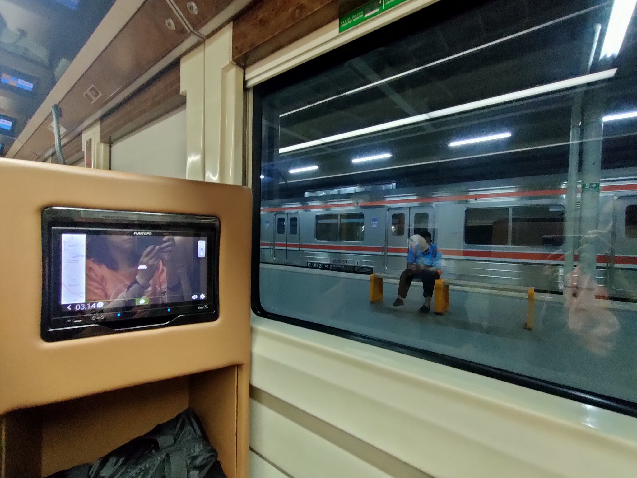 IG : Lenny.diary on Twitter: "Harga Indorent : 450rb. Taksaka : 1 jt ...