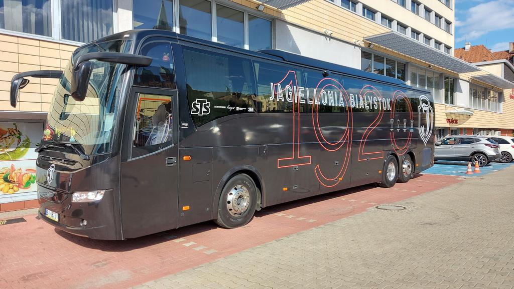 Radio Białystok on Twitter: "A cóż to za autokar zaparkował w Legnicy? 😎 https://t.co/bZRjU79PI5 ...