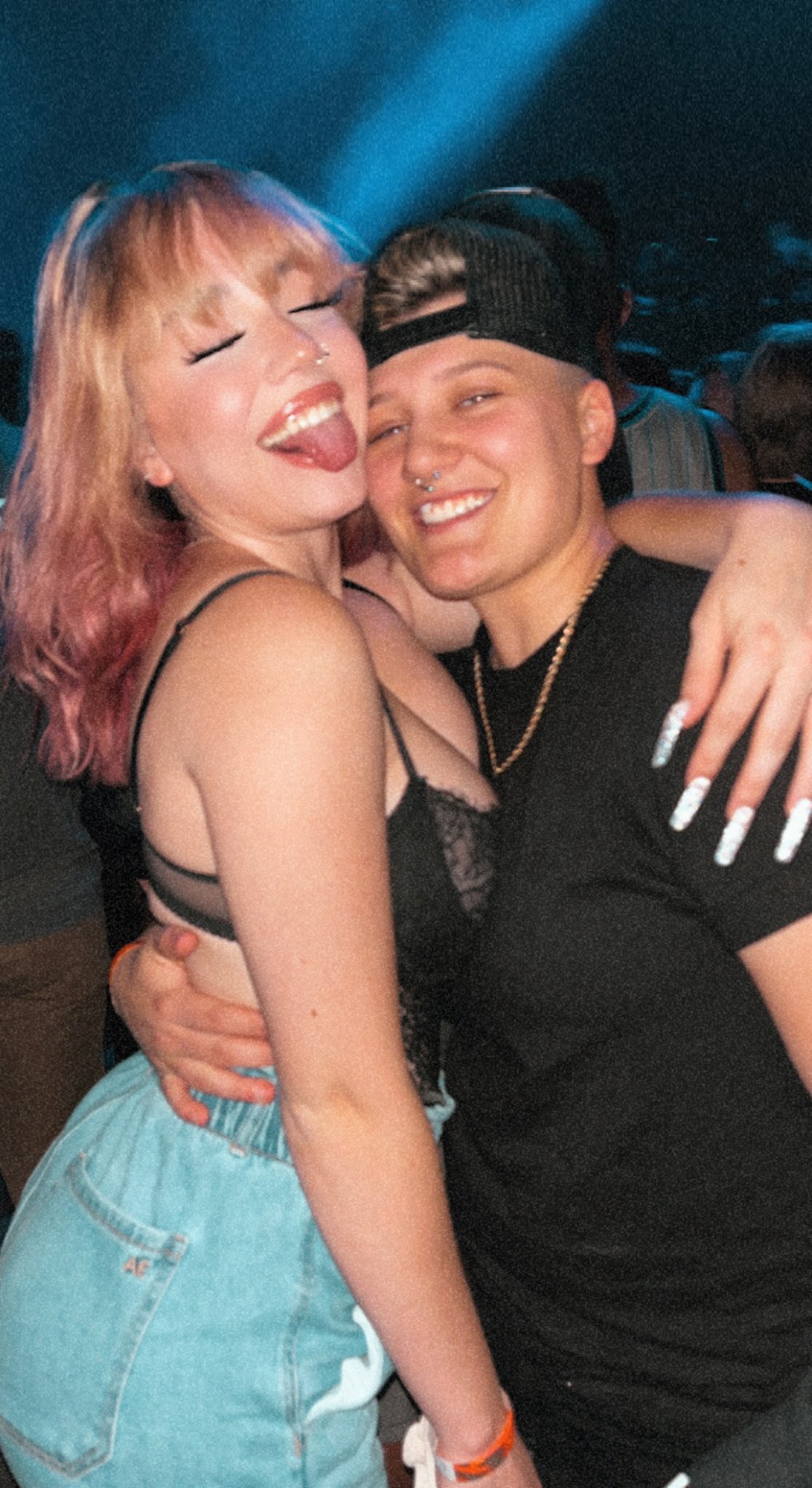 🌻 sienna star 🌻 on Twitter: "kid laroi concert w/ @RoxyV16 https://t.co/1Ra0etlcjZ" / Twitter