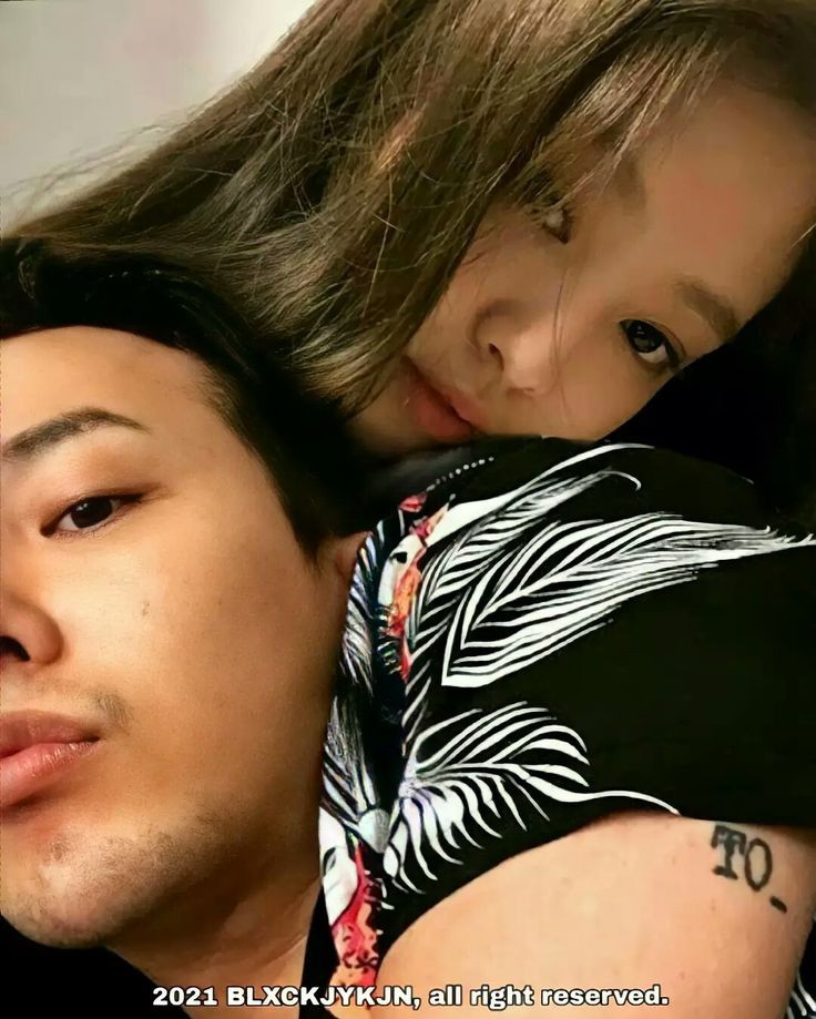 G Dragon Girlfriend 2022