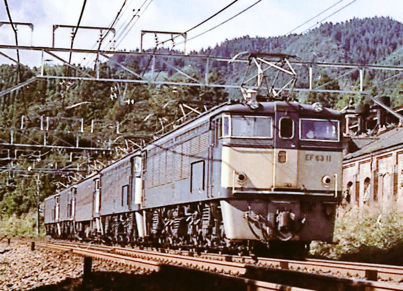 ノンビンアンチュウ on Twitter: "信越線横川〜軽井沢間の 碓氷峠が廃線になり25年だそうですね 今から約50年前にEF62電気機関車を 真中にEF6311電気機関車を先頭に ...