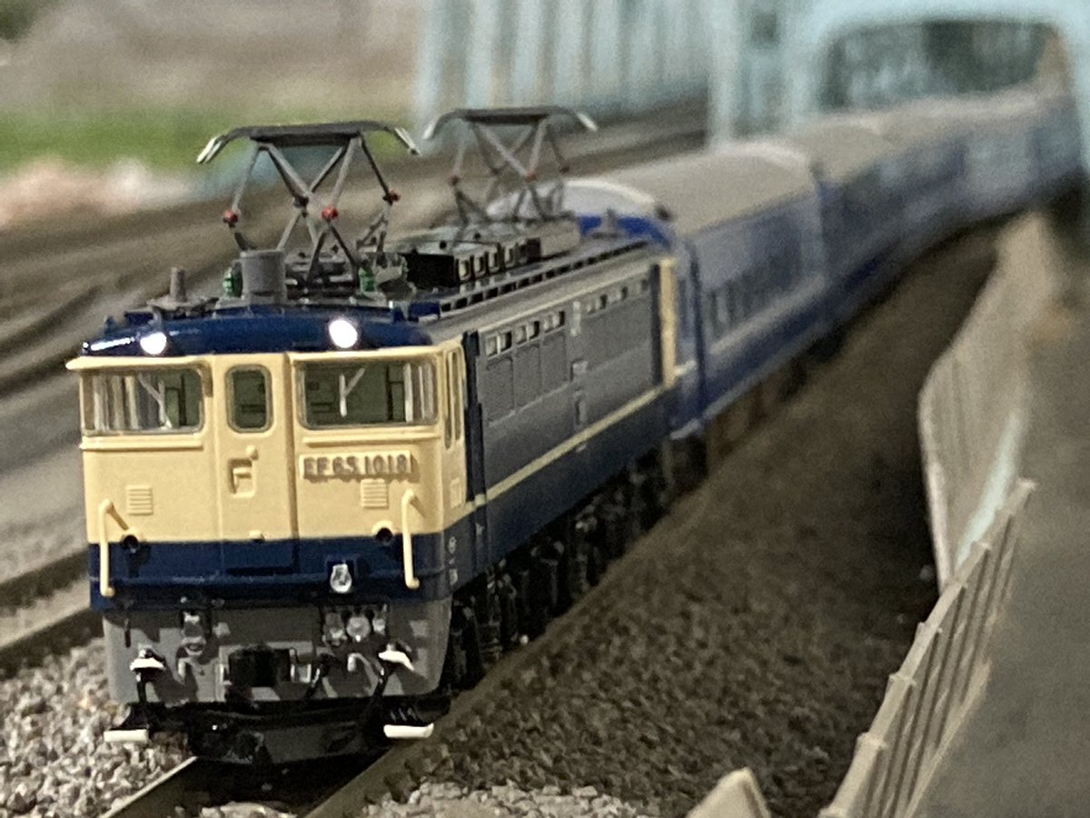 ジオラマ103 on Twitter: "#103工場 (店長の個人的なヤツ) EF65-1018+12.14系急行ちくま号 寝台車の塗り分けと屋根塗装を試したくて作ってました。 機関車も触る ...