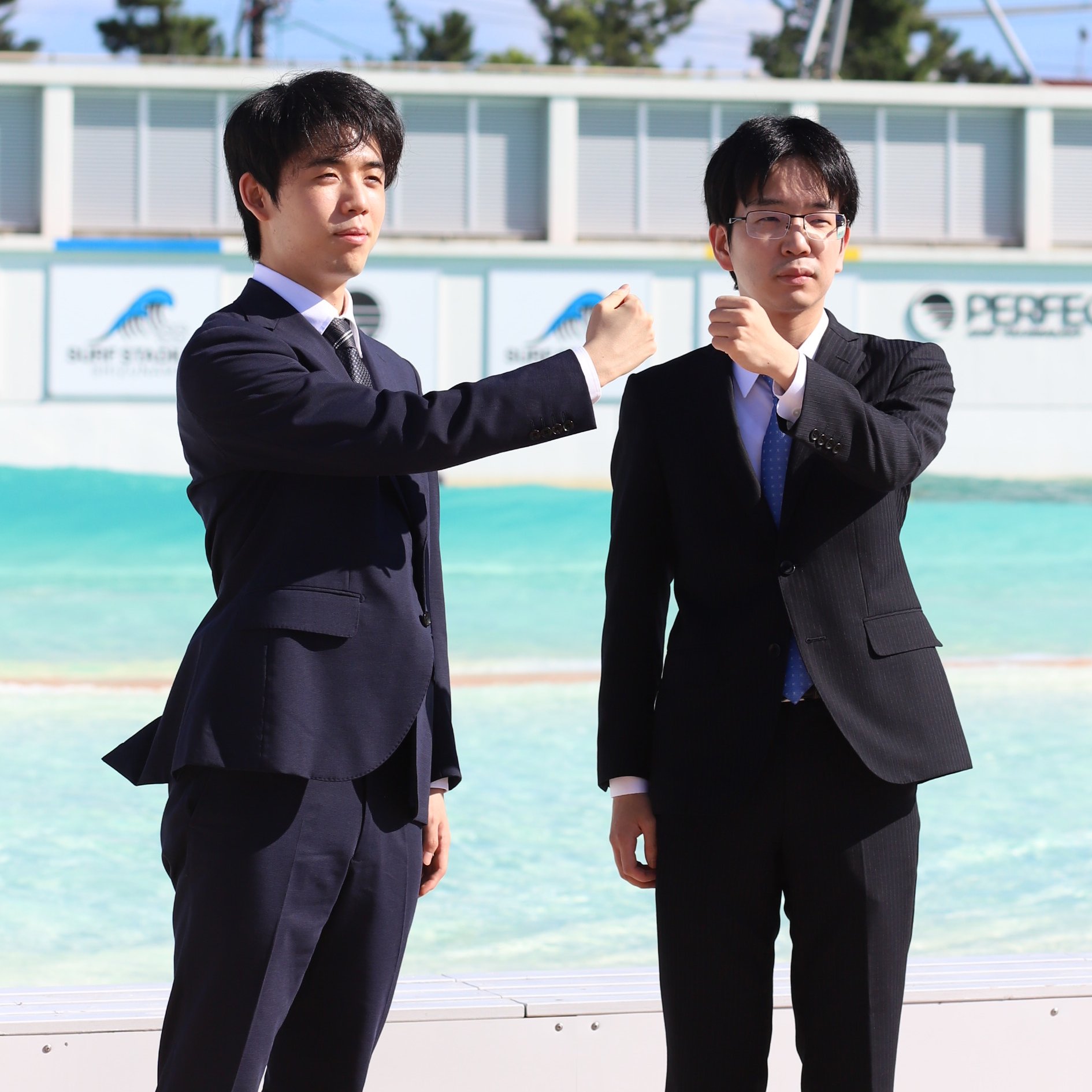 中日新聞 東京新聞 将棋【公式】 On Twitter 王位戦 第五局が5、6日に静岡県牧之原市の平田寺で指されます。対局前日の4日、藤井聡太王位と挑戦者の豊島将之九段が牧之原市の静波 