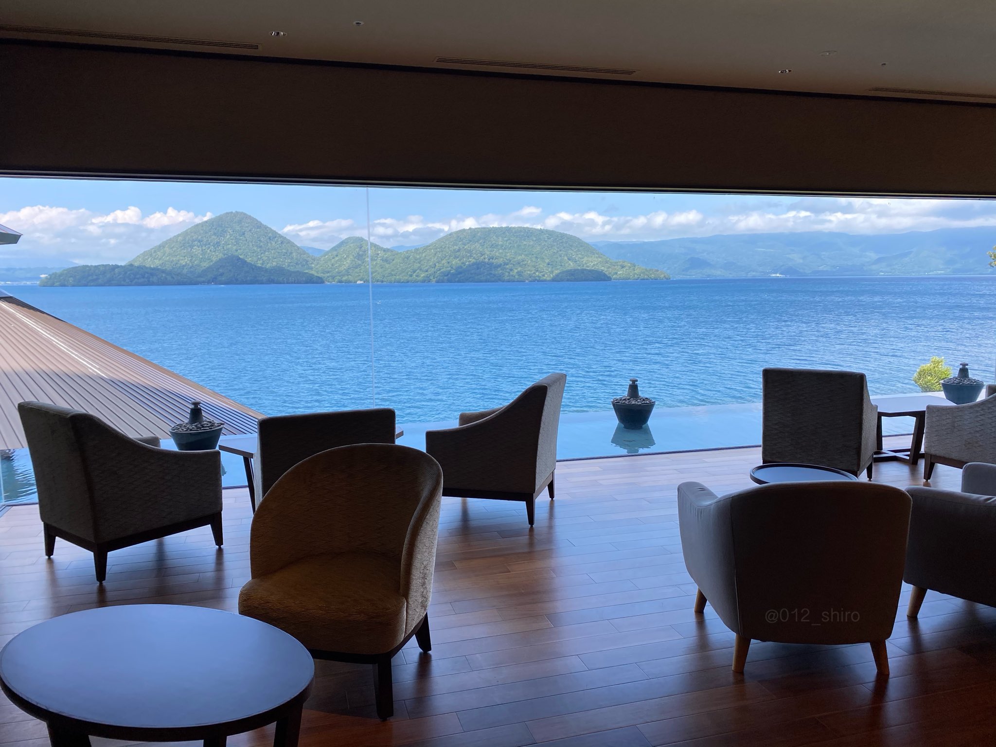 白 on Twitter: "北海道の名物、洞爺湖を堪能できる大好きな旅館。好きすぎてこれまでに3回も泊まってる… なんと全室レイクビュー＆お部屋に露天風呂付きなの！！朝6時ごろに起きて ...