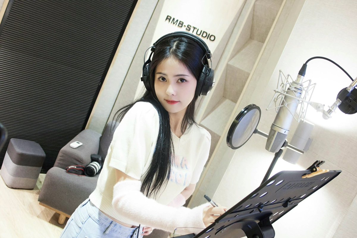 cdrama tweets on Twitter: "#BaiLu’s studio shares new snaps from the recording studio"