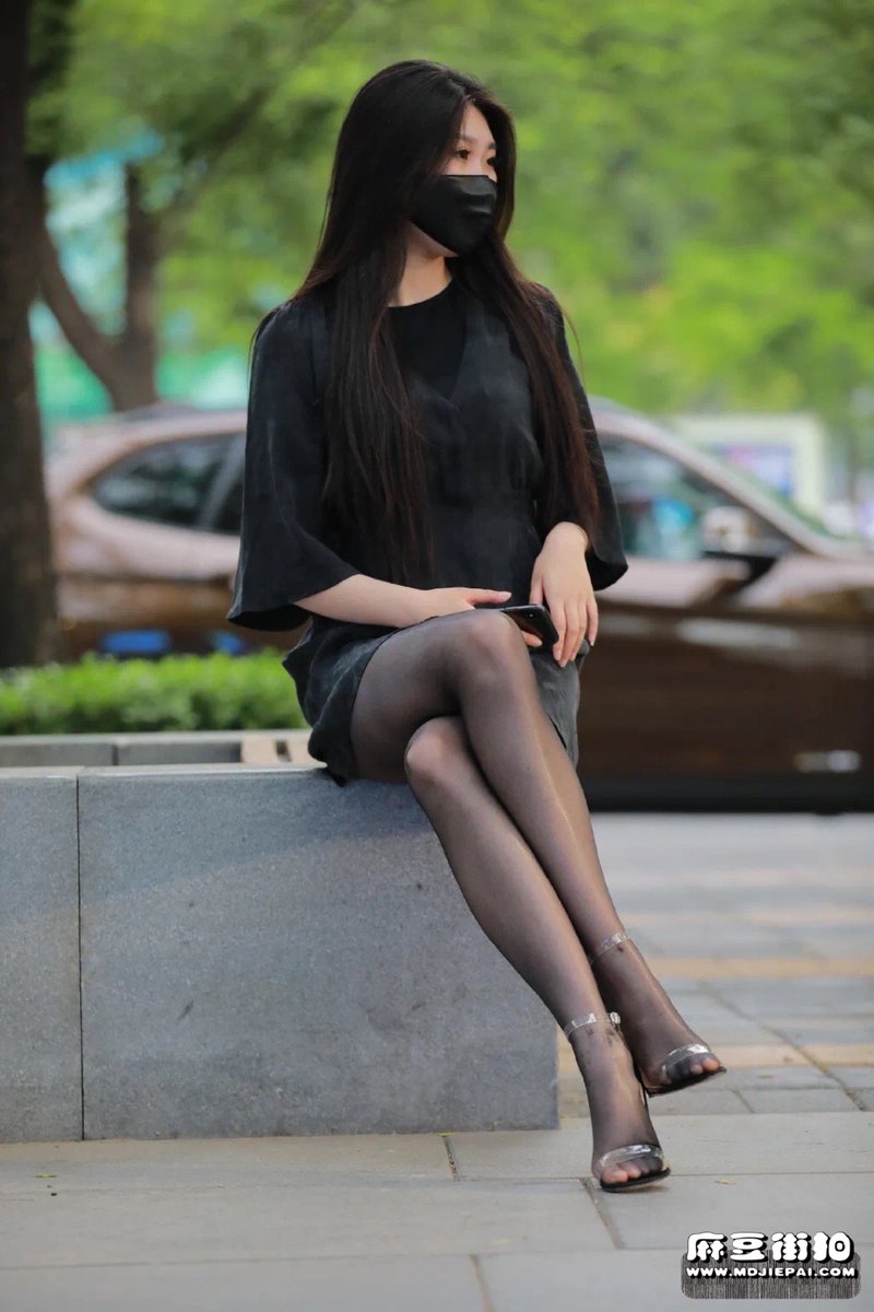 黑丝少妇yyds #街拍 #露出 #反差婊 #换妻 #绿帽 #丝袜 #淫妻 #走光 #抄底 #夫妻 #偷拍 #丝袜 麻豆传媒 ：https://t.co/mFOPzSmrVh 逼哩逼哩 ...