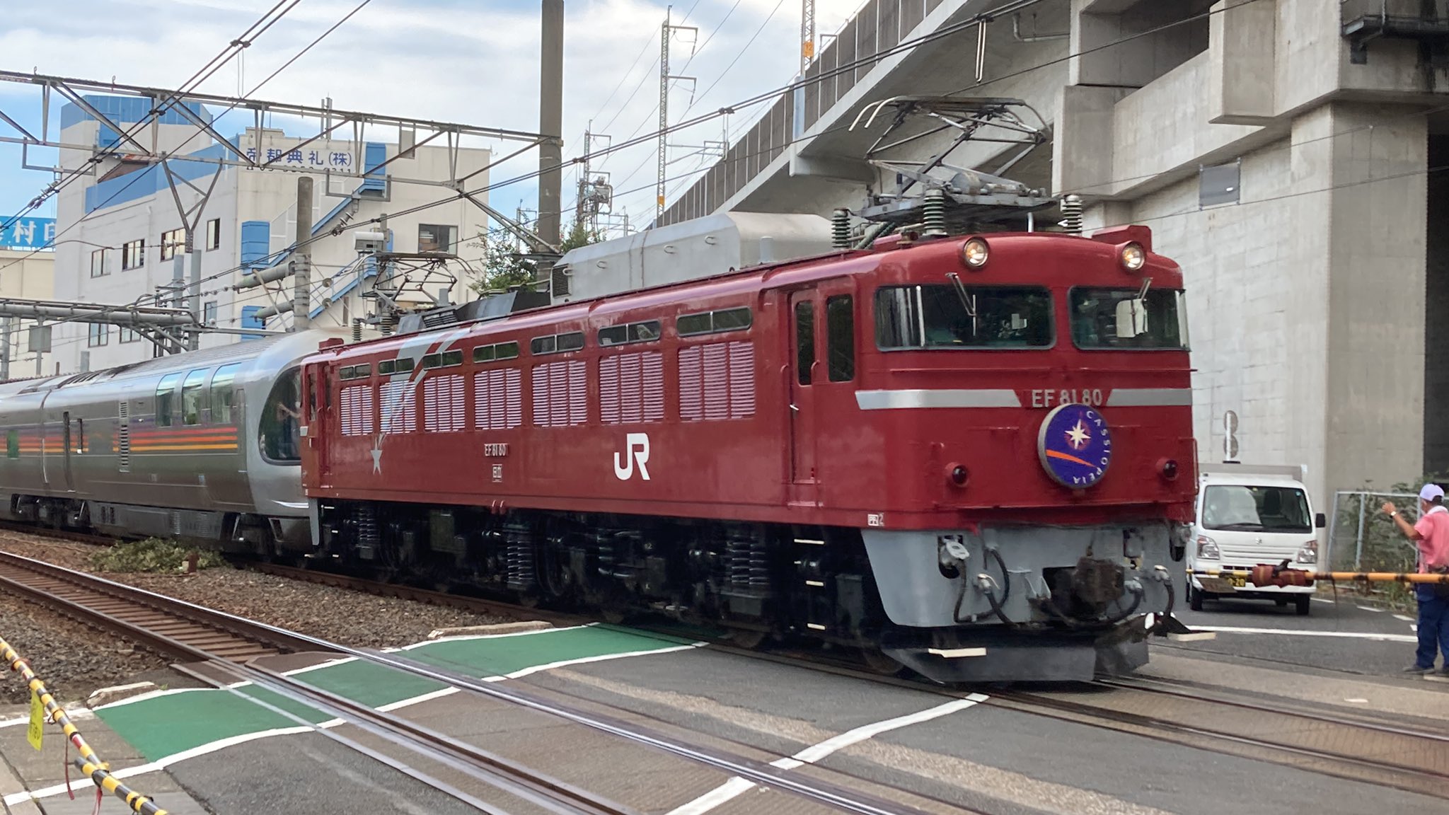 イカCITYTRAIN on Twitter: "偶然、近くで北斗星色EF81 80(カシオペア紀行)とEF81 98(DE10は牽引訓練用？)を見る事が出来ました https://t.co ...