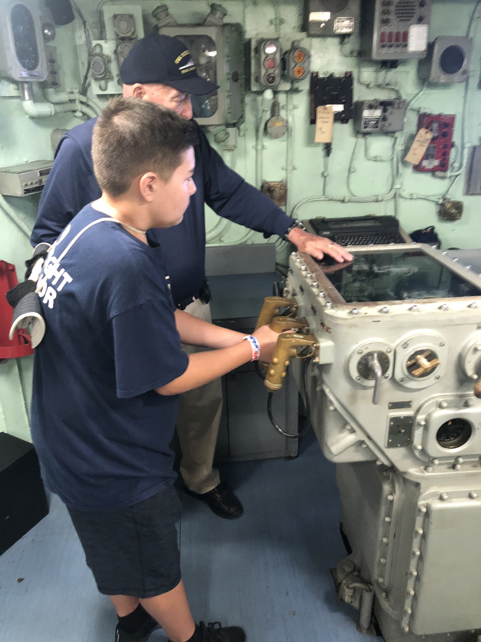 Official Fanclub of Little Chevy on Twitter: "@Drachinifel @USSMissouri Very happy for you ...