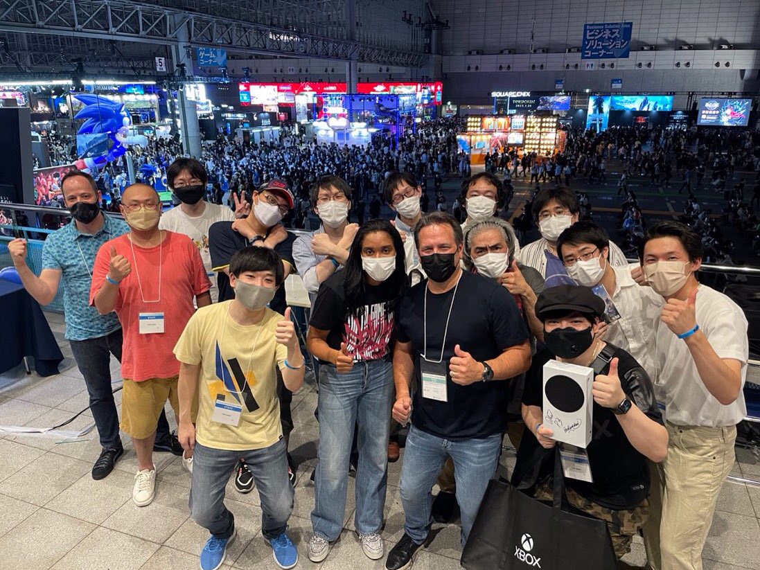 🐉HazzadorGamin,Dragon of Dojima🐉 on Twitter: "Phil Spencer & Sarah Bond @ TGS #Xbox https://t.co ...