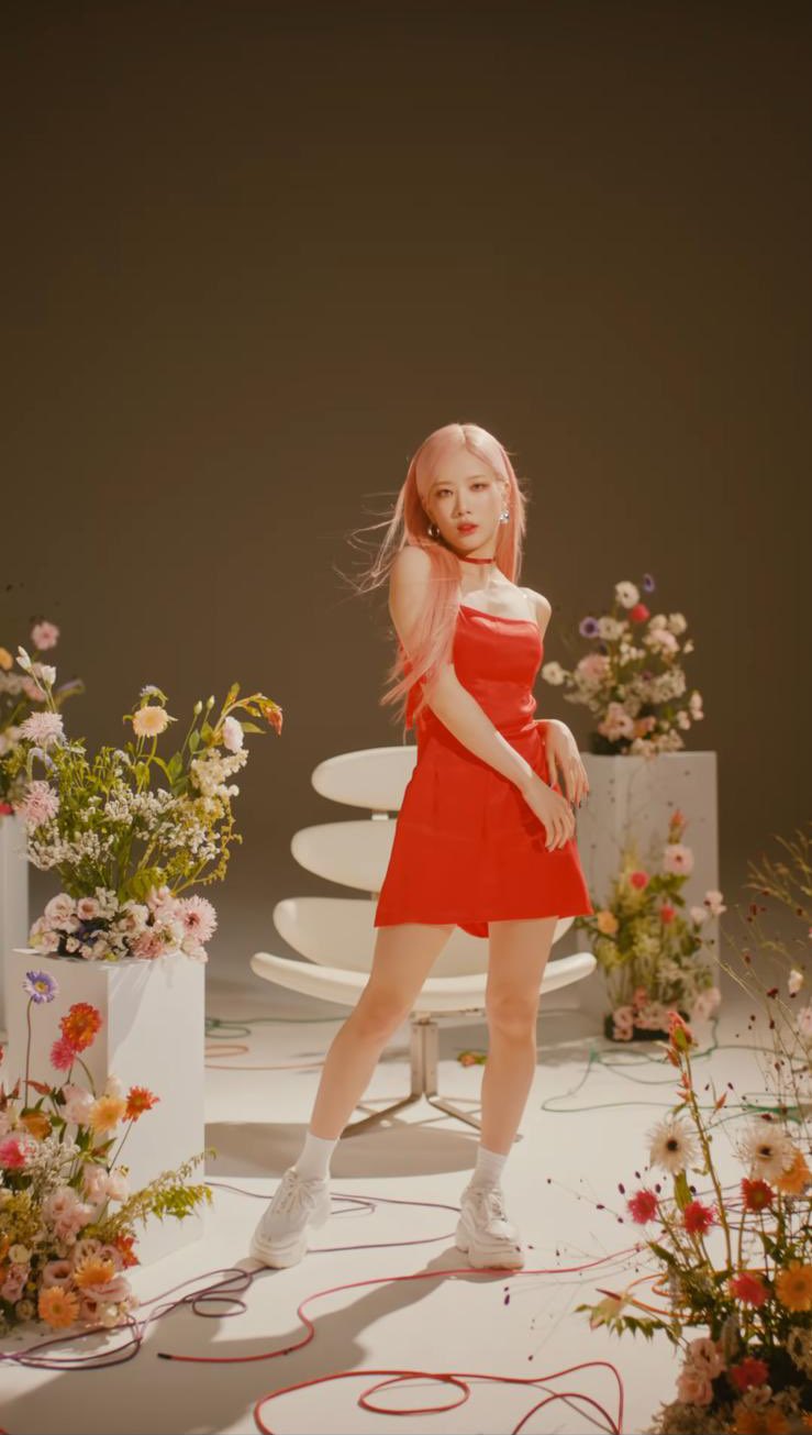 loona pics on Twitter: "luminous’ music video stills ★ https://t.co/XWlHfXFDef" / Twitter