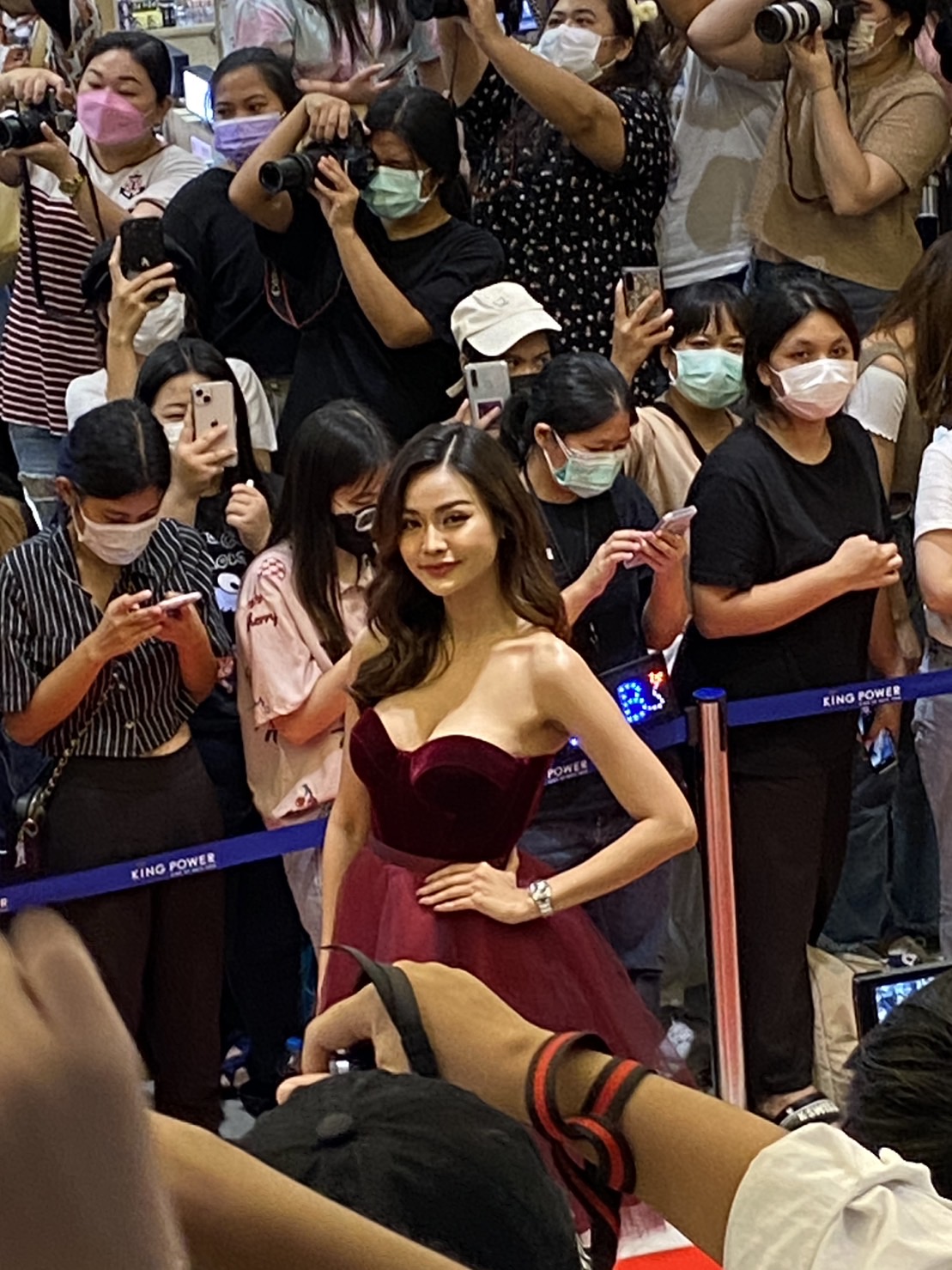 TikTok Thailand on Twitter: "ถึงภาพจะเบลอแต่เธอสวยสับแบบชัดเจน! แดดดี๊💖 #อิงฟ้ามหาชน ...