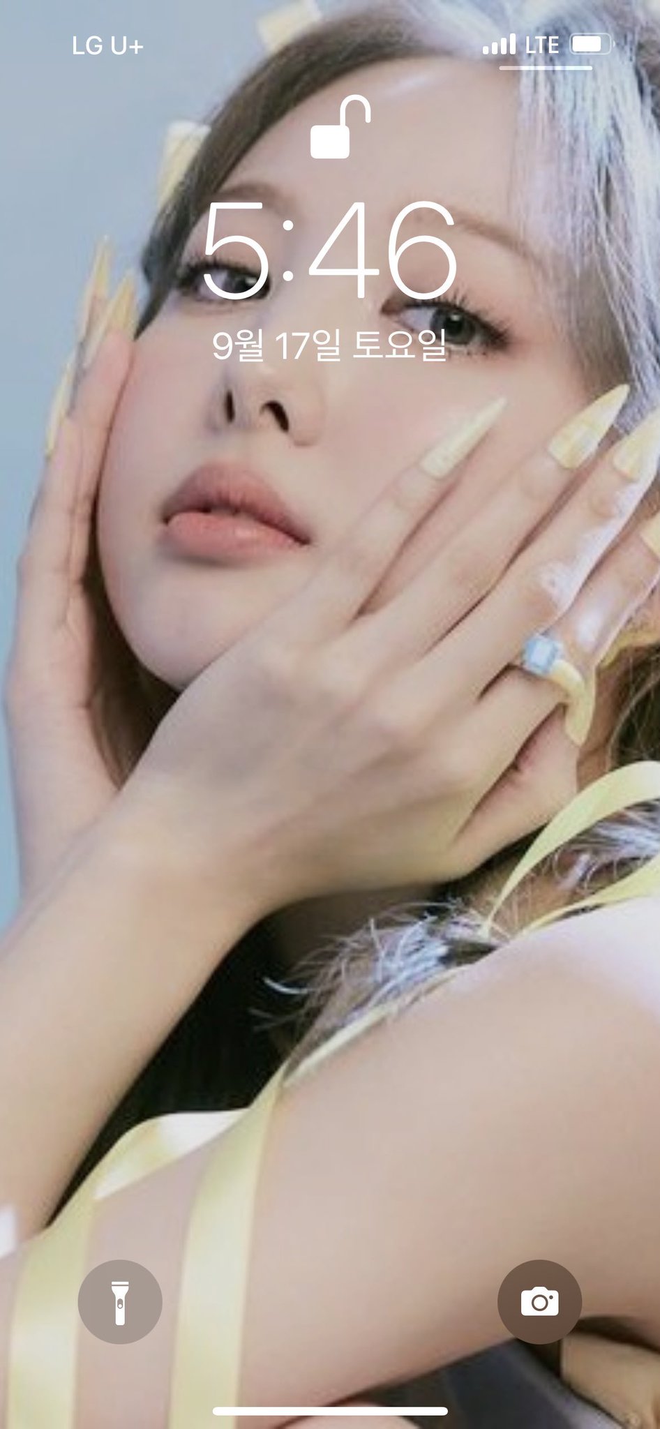 choi yena pics on Twitter: "yena has nayeon on her lockscreen ♡ https://t.co/pLLby9vkUf" / Twitter