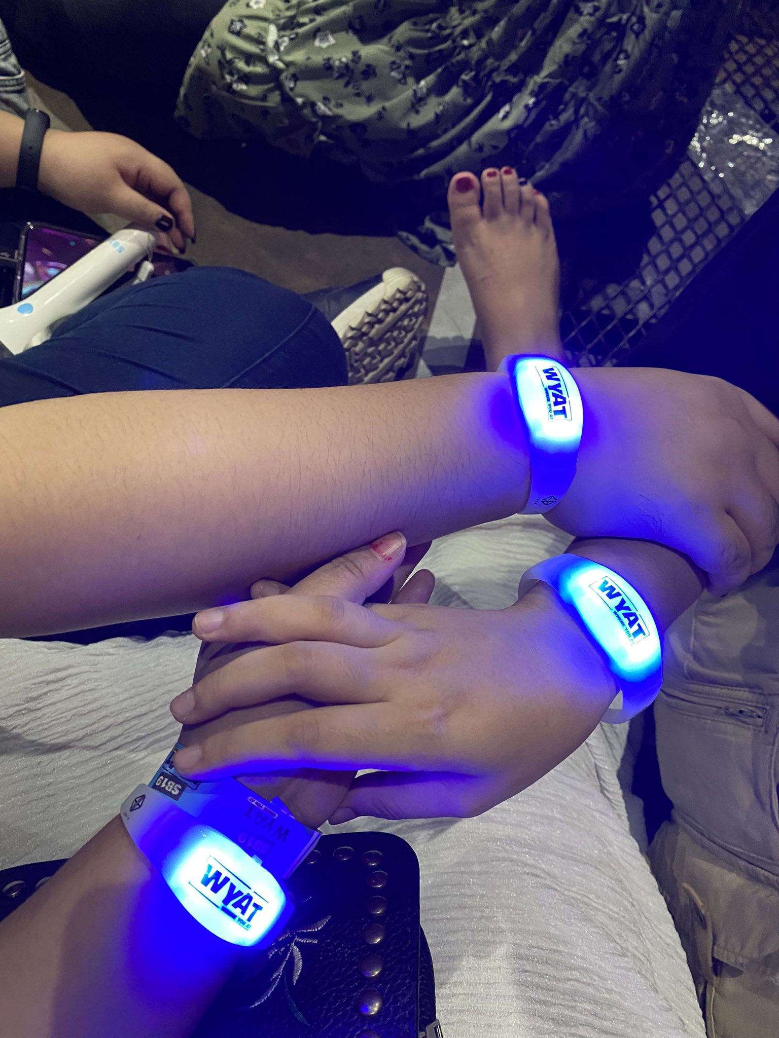 TICKLE on Twitter: "Lumupagi na. Parang nasa bahay lang. A'TIN SHAKES ARANETA CITY @SB19Official ...