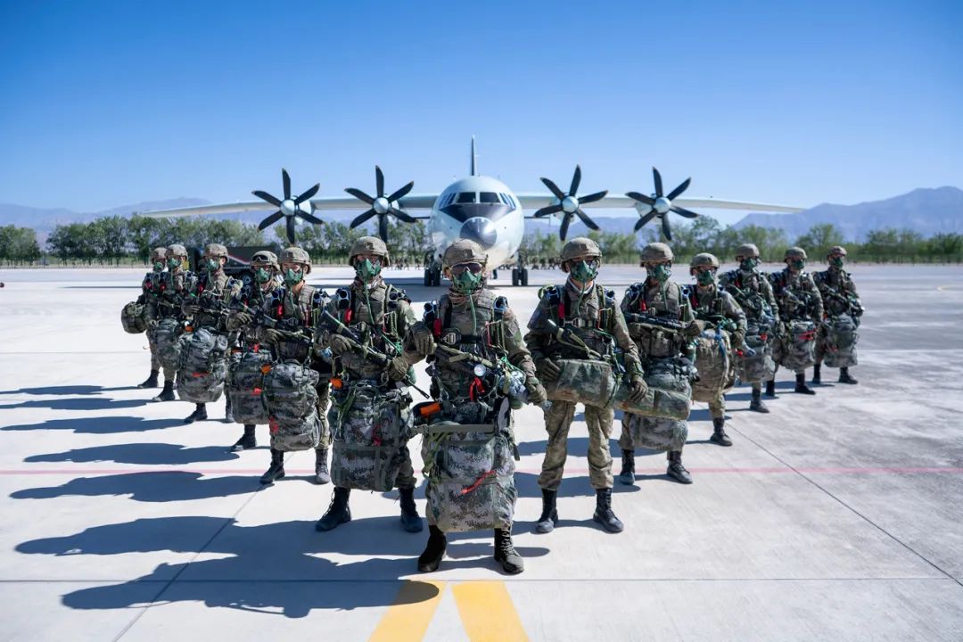 お砂糖wsnbn On Twitter 中国人民解放軍空軍空降兵は創設72周年。 Fff37229dh Twitter 