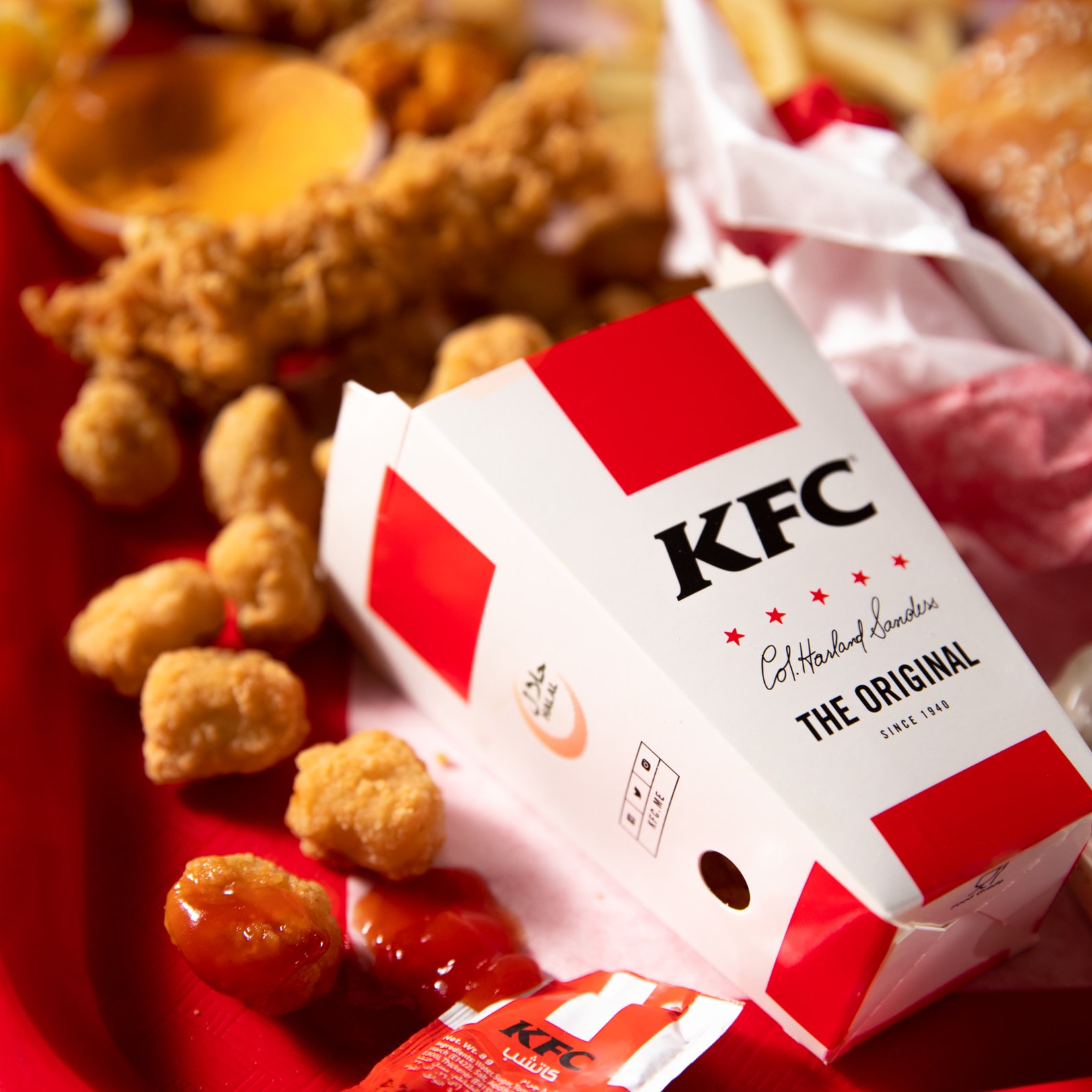 KFC Arabia on Twitter: "امسك، غمّس، لغوص! هكذا تستمتع بكنتاكي. 😏 Ready, dip, get messy! This is ...