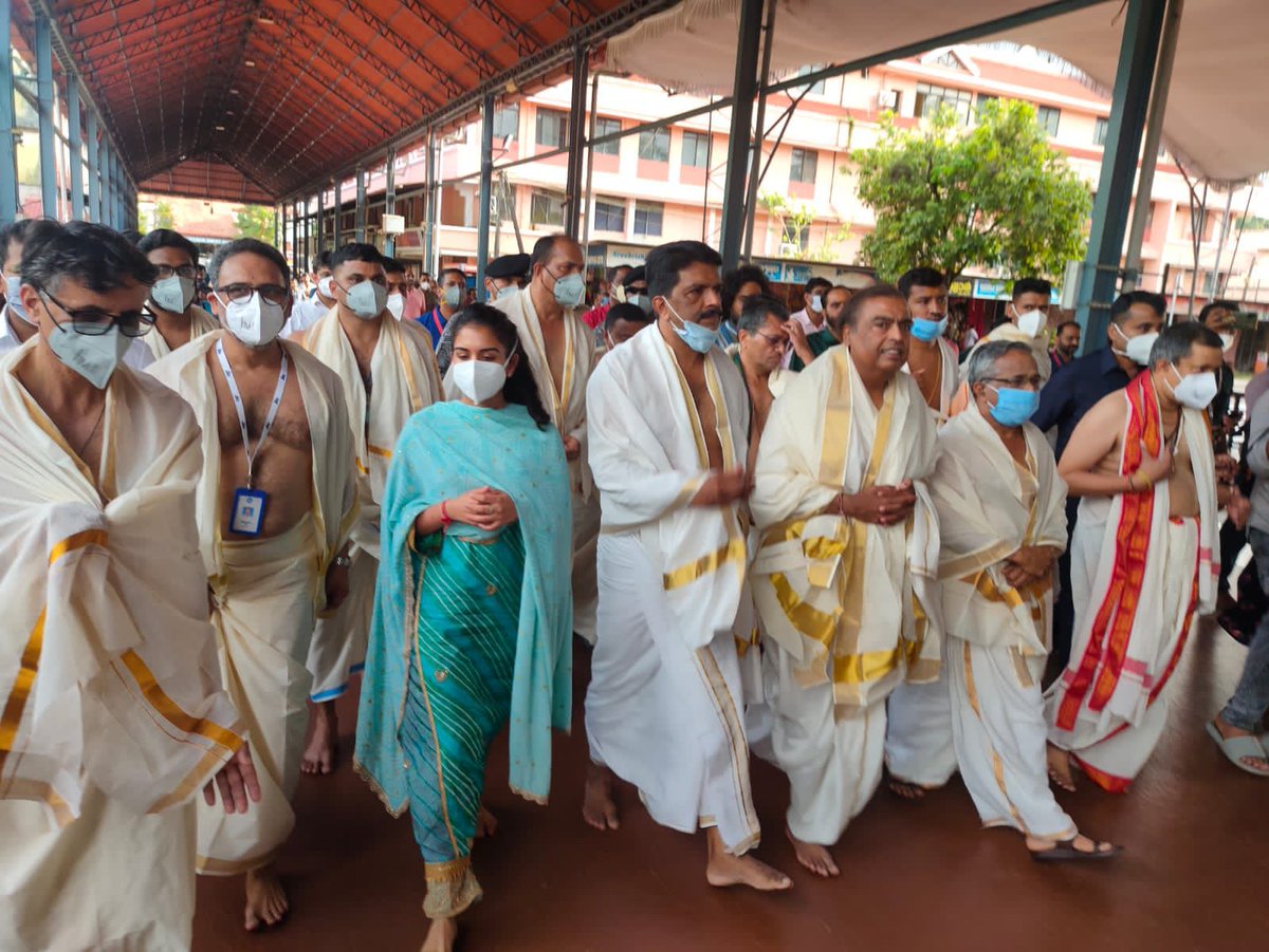 Mukesh Ambani offers prayers at Guruvayur Krishna Mandir in Kerala | DeshGujarat