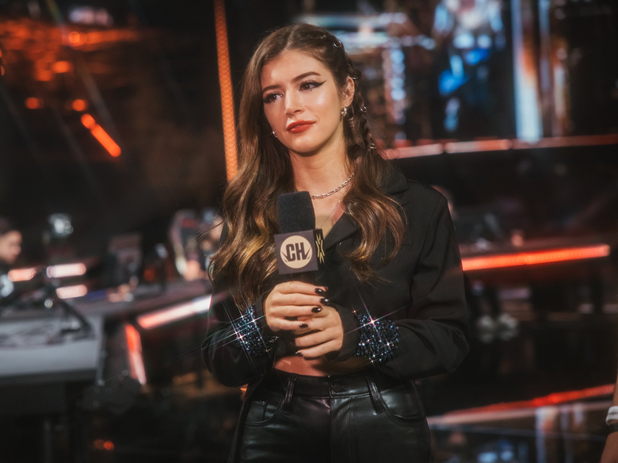 Chrissy Costanza on Twitter: " ️‍🔥 https://t.co/UI6pVSZn1v" / Twitter