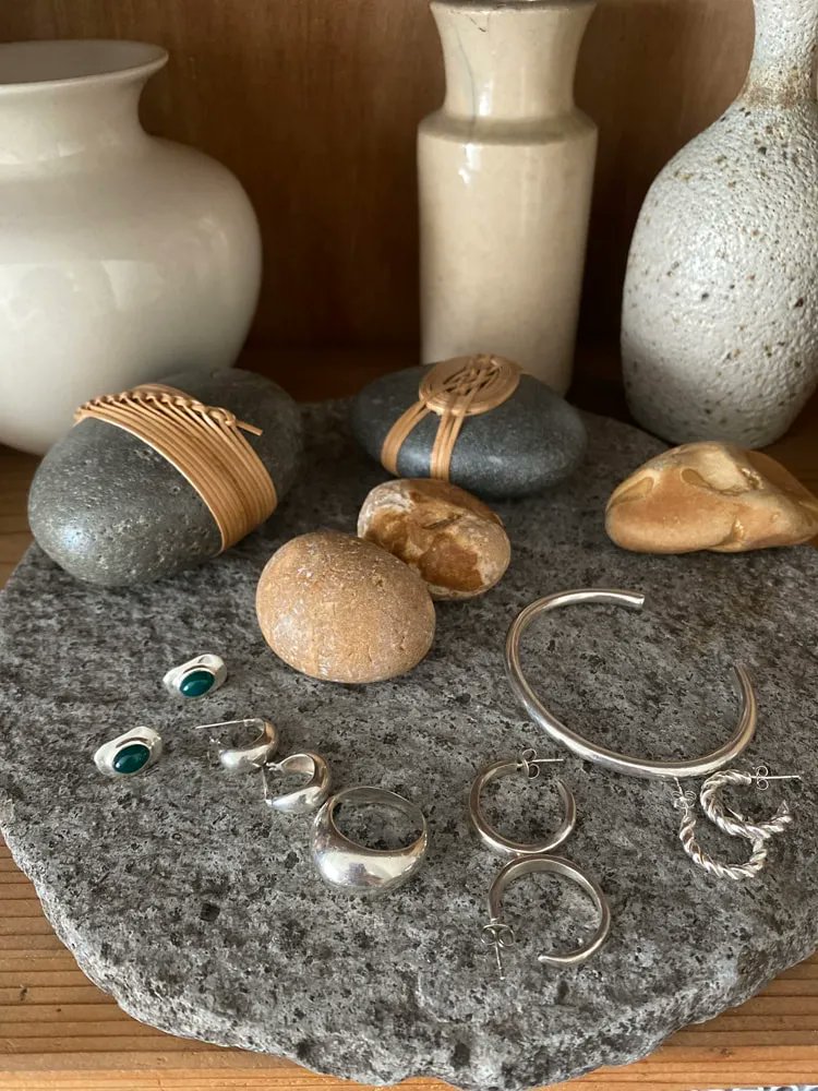 GINZA on Twitter: "【おしゃれな人の部屋をSNAP📸】階段が境界線。私空間と作業スペースを使い分けるメゾネット ー RURIさんの部屋。https://buff.ly ...