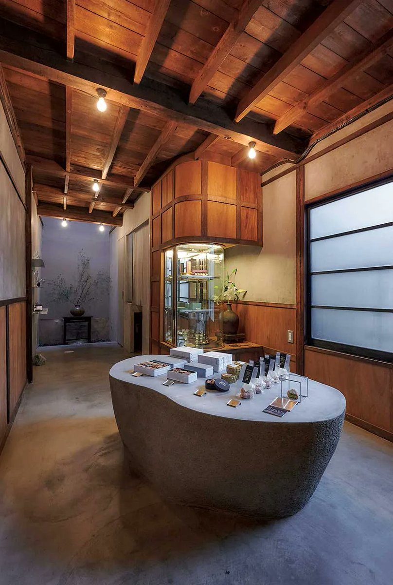 GINZA on Twitter: "清澄白河のRURIへ💨生産者と対話を重ねて生まれたクッキーや焼き菓子が並ぶ。また、新鋭作家のカトラリーやアートワークも陳列。 https://buff ...