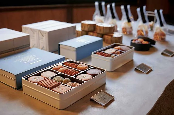 GINZA on Twitter: "清澄白河のRURIへ💨生産者と対話を重ねて生まれたクッキーや焼き菓子が並ぶ。また、新鋭作家のカトラリーやアートワークも陳列。 https://buff ...