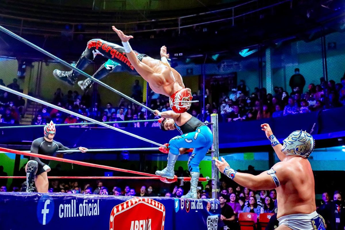 Lucha Libre CMLL on Twitter: "El Bombardero apareció junto a Soberano Jr. y Fugaz, mientras que ...