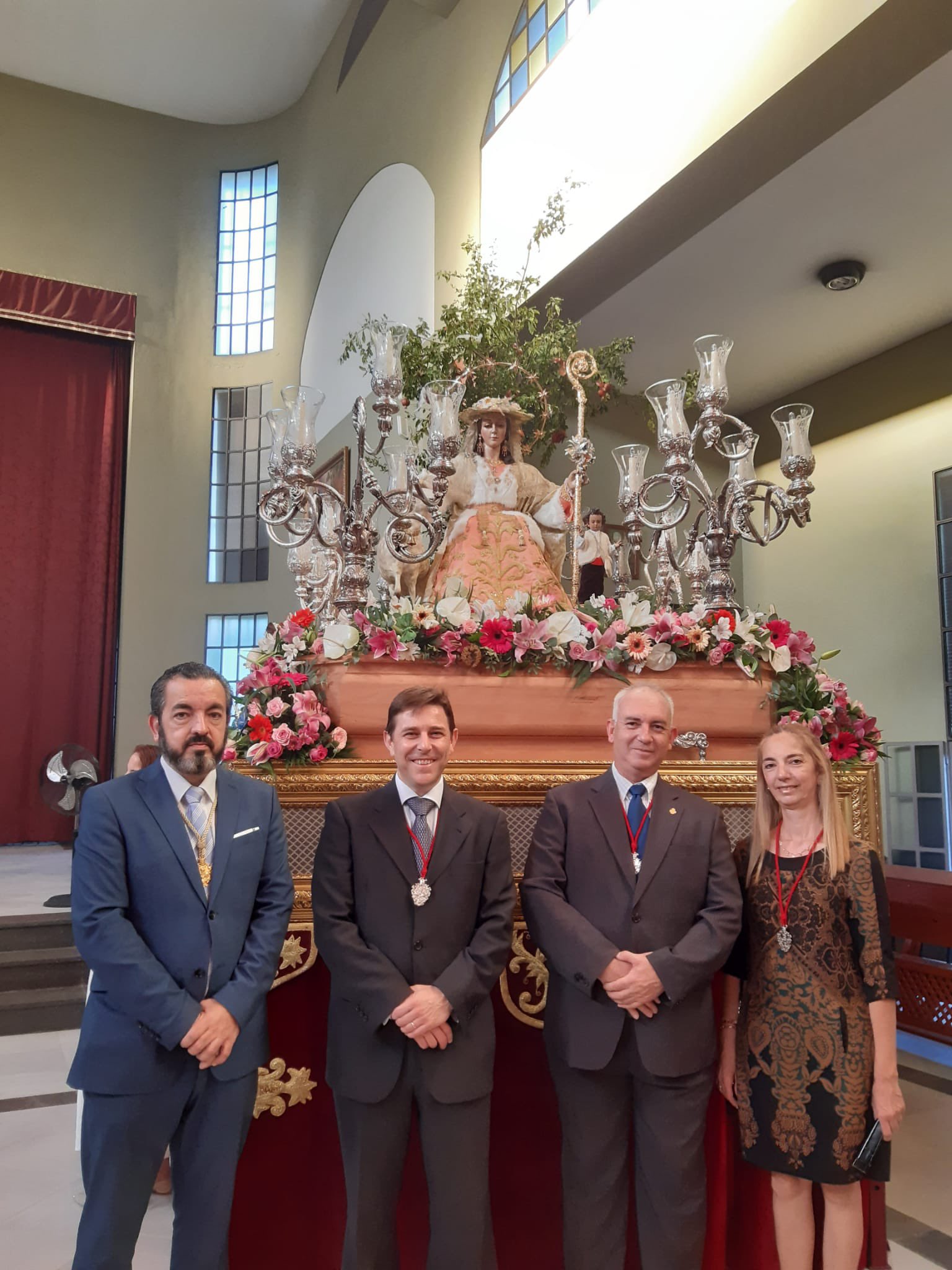 Hdad. Anunciación on Twitter: "Ayer, nuestra Hdad. acompañó a la querida @PastoraPadrePio en la ...