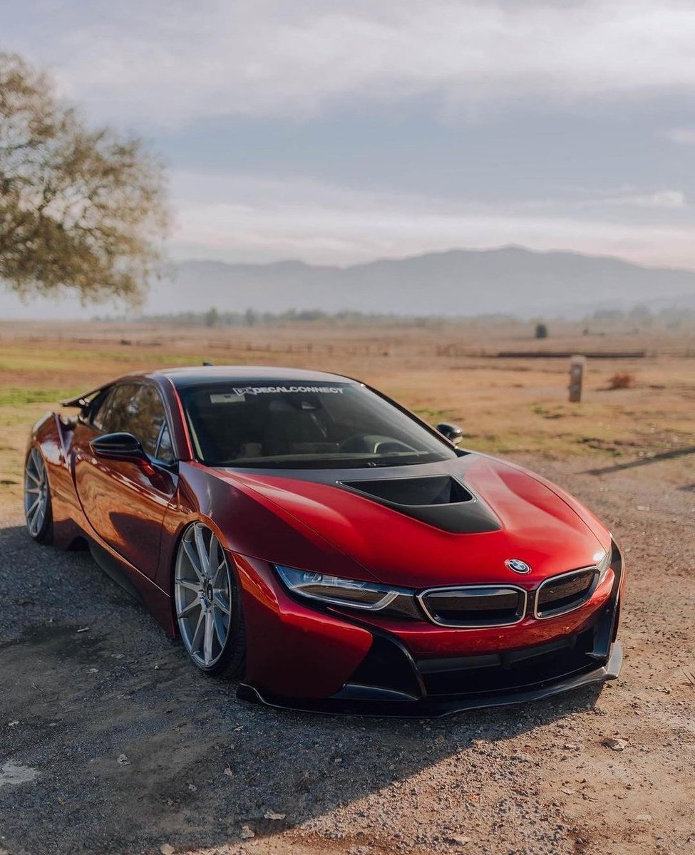 matteo 🇮🇹 on Twitter: "RT @WorldWideCarsTM: BMW i8 wrapped in Metallic Vampire Red 🩸"