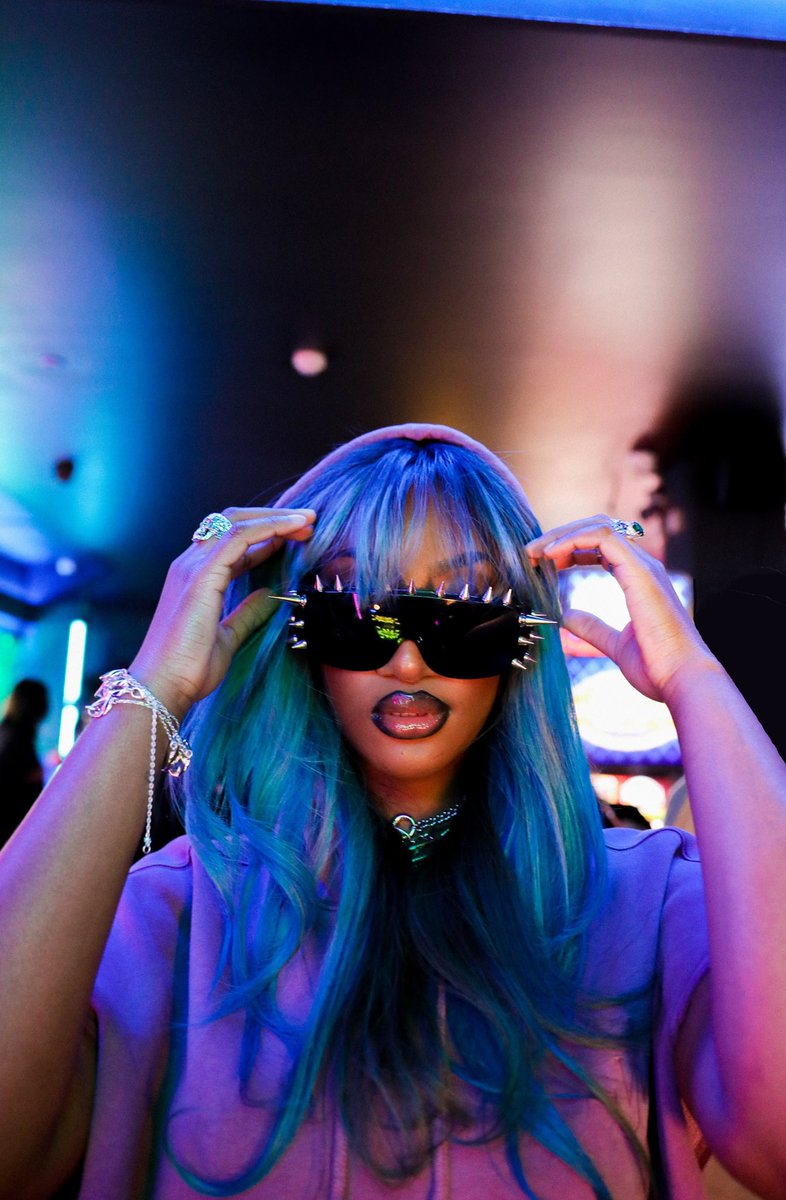 Tems On Twitter Who Is She 🕊