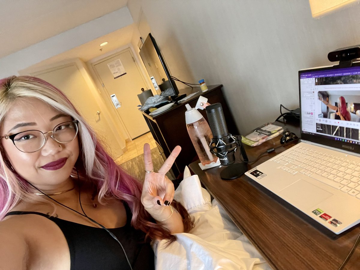 Stella on Twitter: "Live from my hotel room :)"