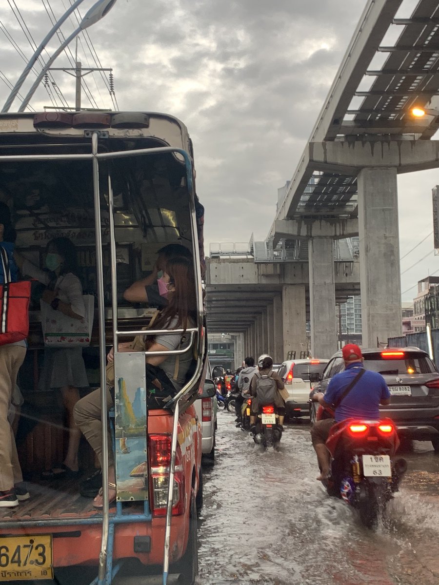 FM91 Trafficpro on Twitter: "07.45 น. ถนนสุขุมวิท ขาออก ตั้งแต่แยกสำโรงเหนือ (ตัดถนนเทพารักษ์ ...